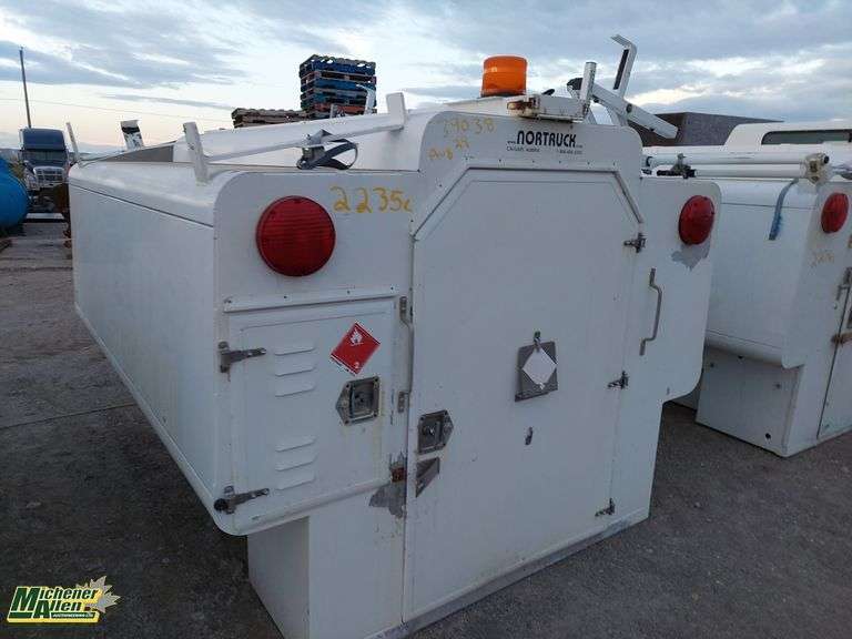 8' Truck Topper with Generator - Michener Allen Auctioneering Ltd