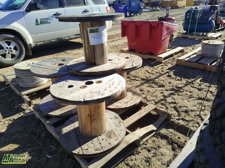 Pallet with 4 Small Wood Spools - Michener Allen Auctioneering Ltd