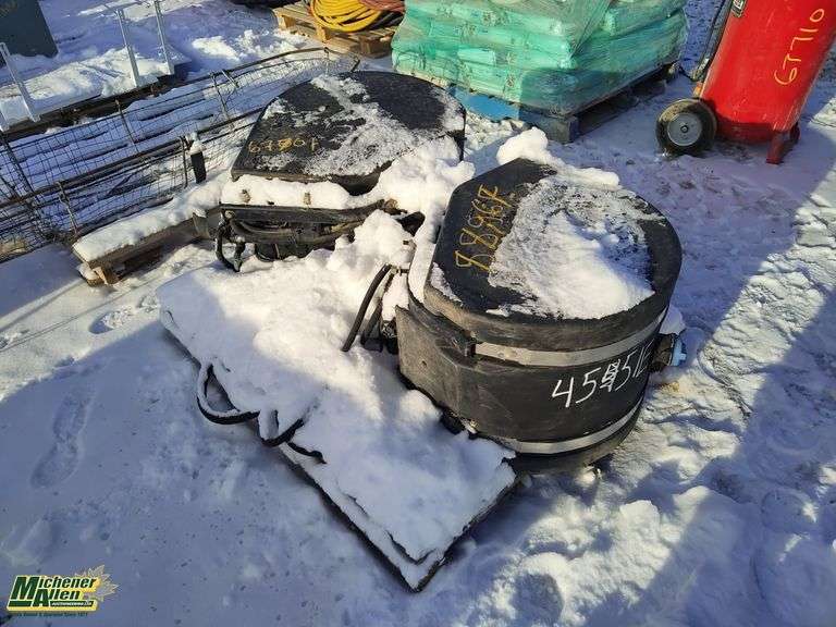 Pallet with 2 Paccar Def Tanks - Michener Allen Auctioneering Ltd