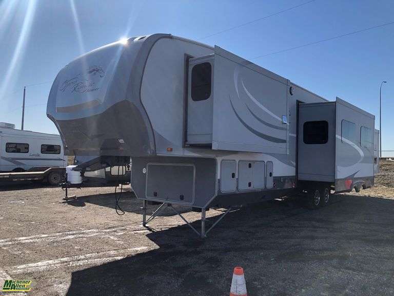 2013 Open Range RV Roamer 395BH T/A 5W - Michener Allen Auctioneering Ltd