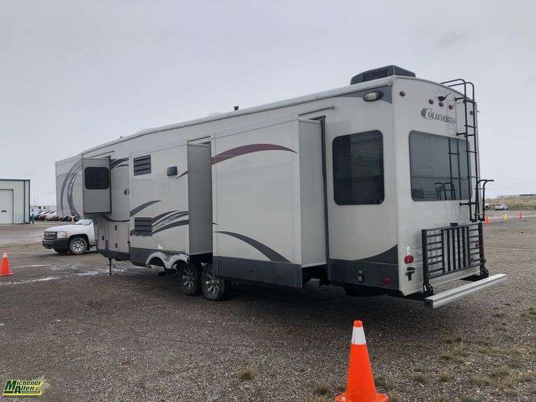 2013 Palomino Columbus 365RL T/A 5W - Michener Allen Auctioneering Ltd