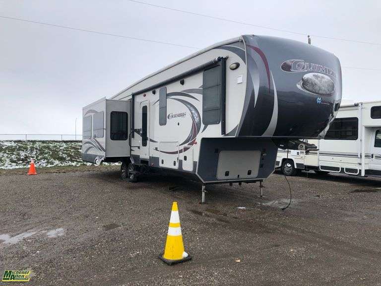 2013 Palomino Columbus 365RL T/A 5W - Michener Allen Auctioneering Ltd