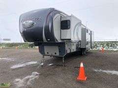 2013 Palomino Columbus 365RL T/A 5W - Michener Allen Auctioneering Ltd