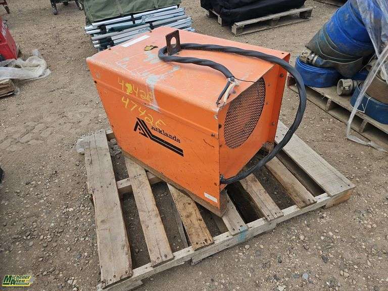 Acklands Arc Welder - Michener Allen Auctioneering Ltd