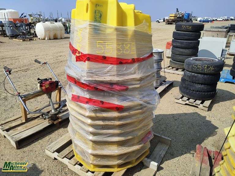 Plastic Pipe Stands - Michener Allen Auctioneering Ltd