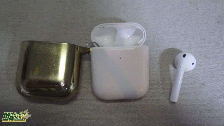 Apple Airpods and Charger Model A2031 with Case ***** Right Airpod Only ...