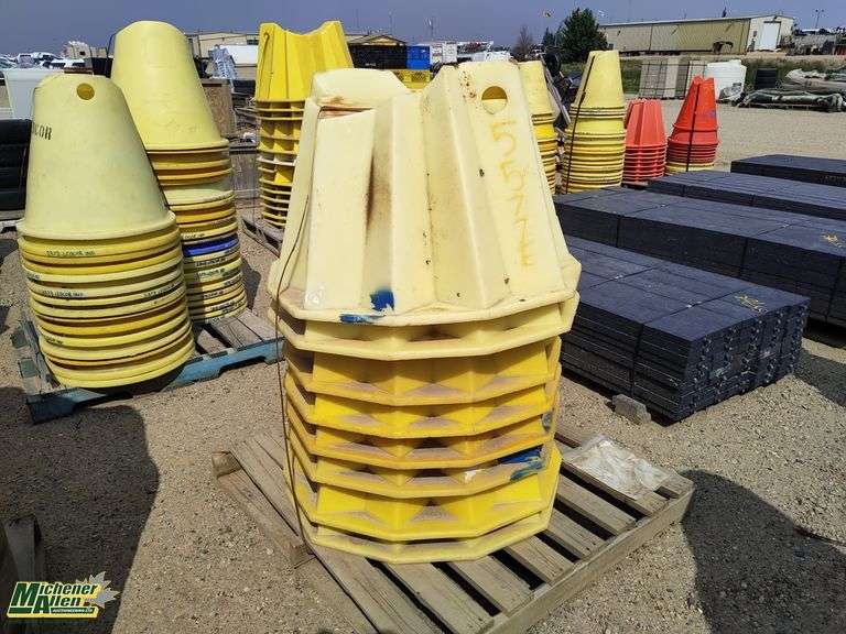 Plastic Pipe Stands - Michener Allen Auctioneering Ltd