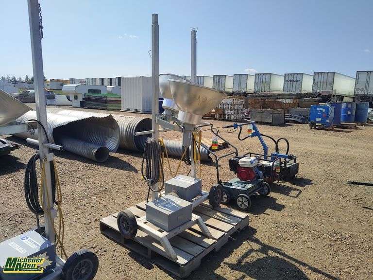 Telescopic Light Stands Qty. 2 - Michener Allen Auctioneering Ltd