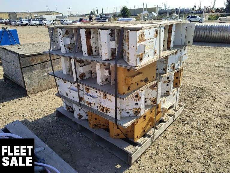 Efco SS Tie Down Corner Brackets - Michener Allen Auctioneering Ltd
