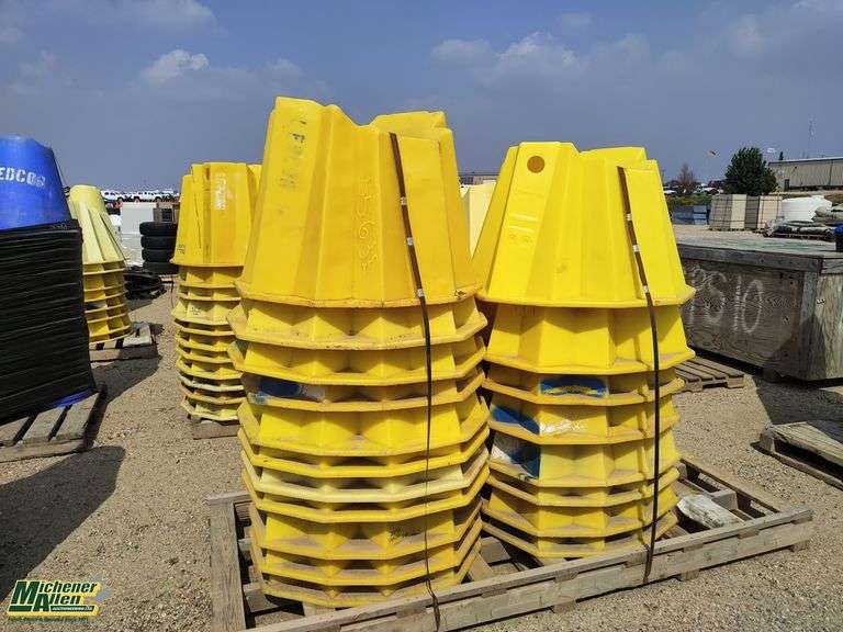 Plastic Pipe Stands - Michener Allen Auctioneering Ltd