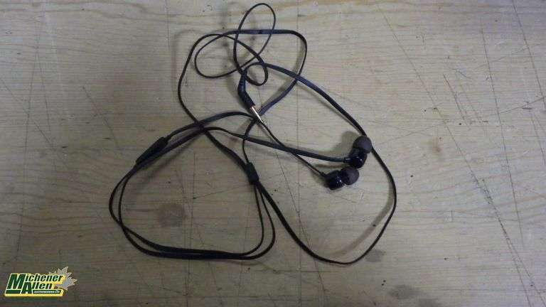 JBL Wired Headphones with Audio Jack - Michener Allen Auctioneering Ltd