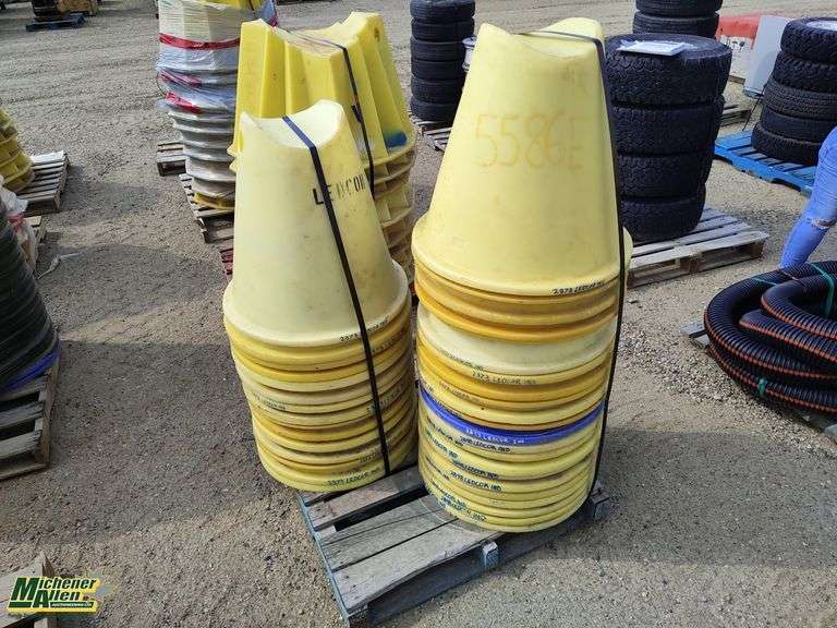 Plastic Pipe Stands - Michener Allen Auctioneering Ltd