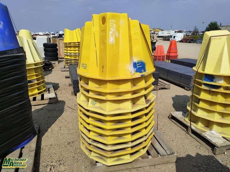 Plastic Pipe Stands - Michener Allen Auctioneering Ltd