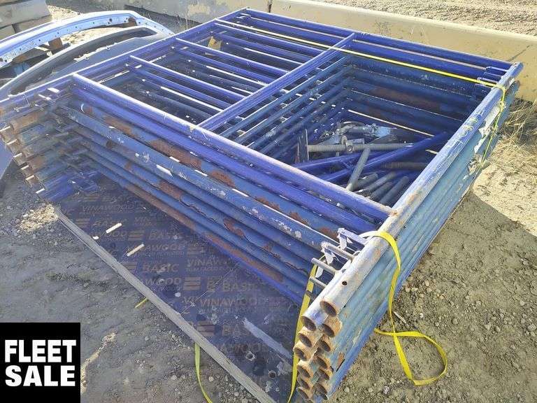 Pallet of Scaffolding Stands - Qty 1 - Michener Allen Auctioneering Ltd