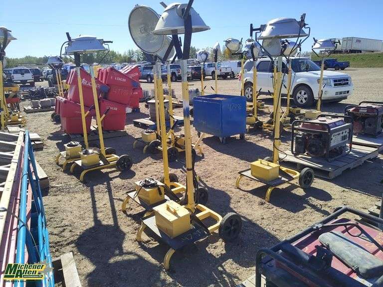 Portable Light Stand - Michener Allen Auctioneering Ltd