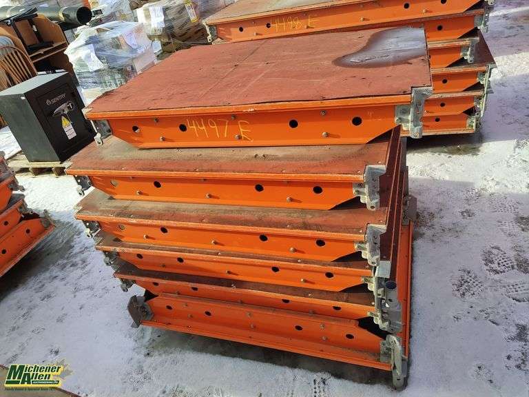 Pallet with 6 Ringer Shoring Pans - Michener Allen Auctioneering Ltd