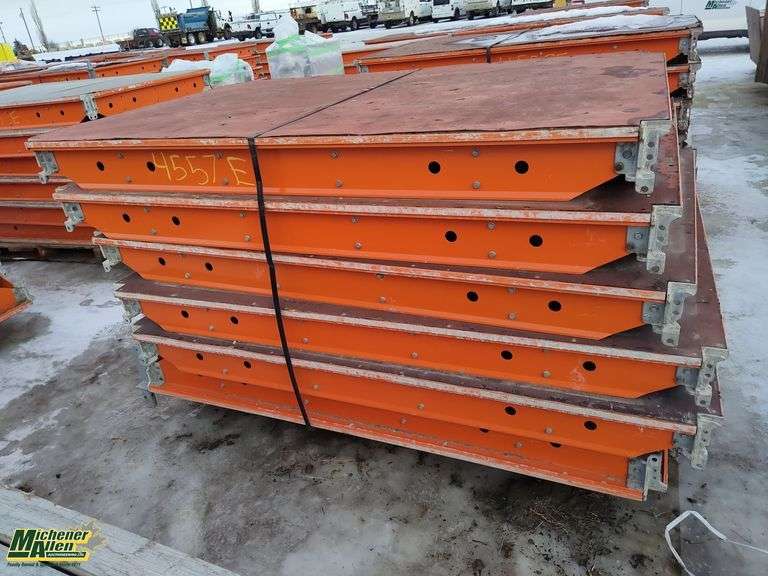 Pallet with 6 Ringer Shoring Pans - Michener Allen Auctioneering Ltd