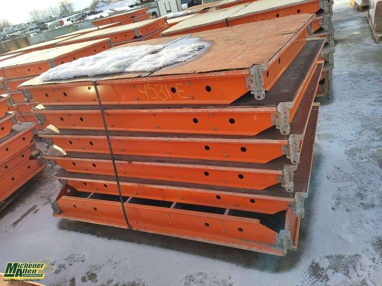Pallet with 6 Ringer Shoring Pans - Michener Allen Auctioneering Ltd