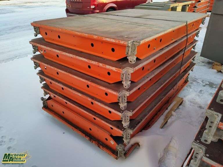 Pallet with 6 Ringer Shoring Pans - Michener Allen Auctioneering Ltd