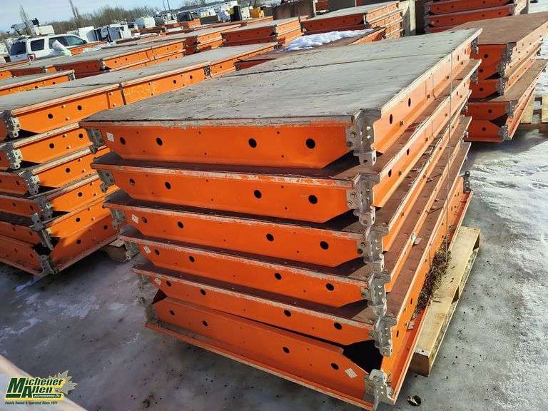 Pallet with 6 Ringer Shoring Pans - Michener Allen Auctioneering Ltd