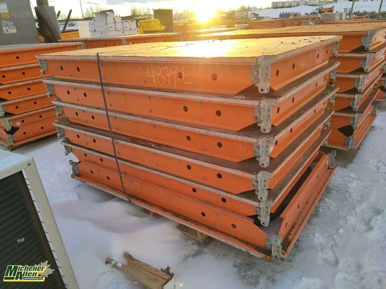 Pallet with 6 Ringer Shoring Pans - Michener Allen Auctioneering Ltd
