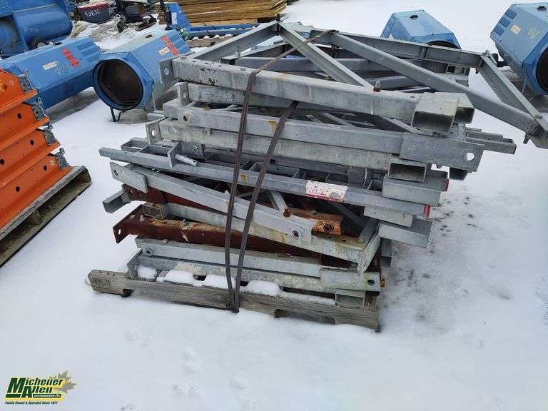 Pallet of Shoring Corner Bracing - Michener Allen Auctioneering Ltd