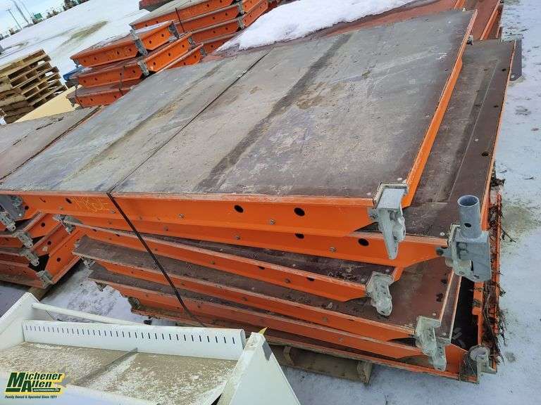 Pallet with 6 Ringer Shoring Pans - Michener Allen Auctioneering Ltd