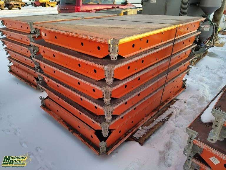 Pallet with 6 Ringer Shoring Pans - Michener Allen Auctioneering Ltd