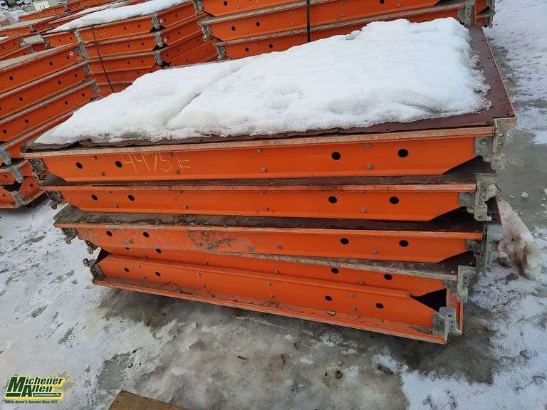 Pallet with 5 Ringer Shoring Pans - Michener Allen Auctioneering Ltd