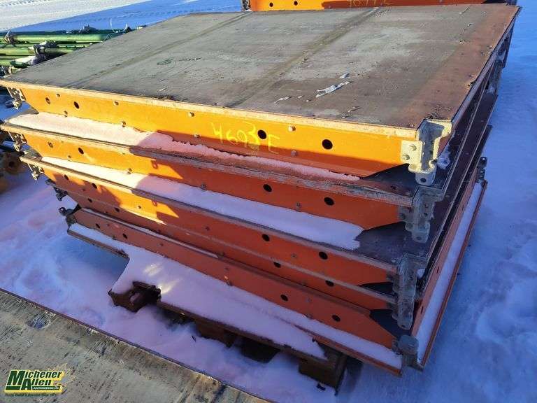 Pallet with 5 Ringer Shoring Pans - Michener Allen Auctioneering Ltd
