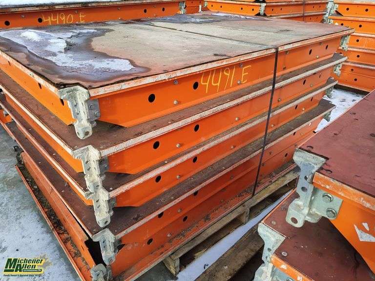 Pallet with 5 Ringer Shoring Pans - Michener Allen Auctioneering Ltd