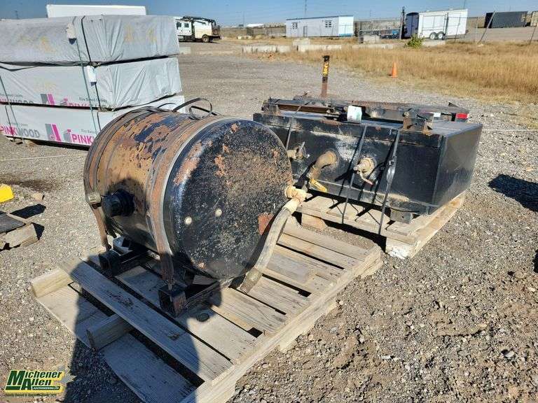 2x Hydraulic Tanks - Michener Allen Auctioneering Ltd