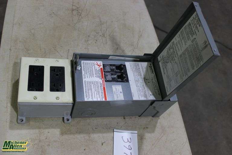 30 Amp 110v Power Distribution Box 20 amp, 15 amp, c/w 25' cord ...