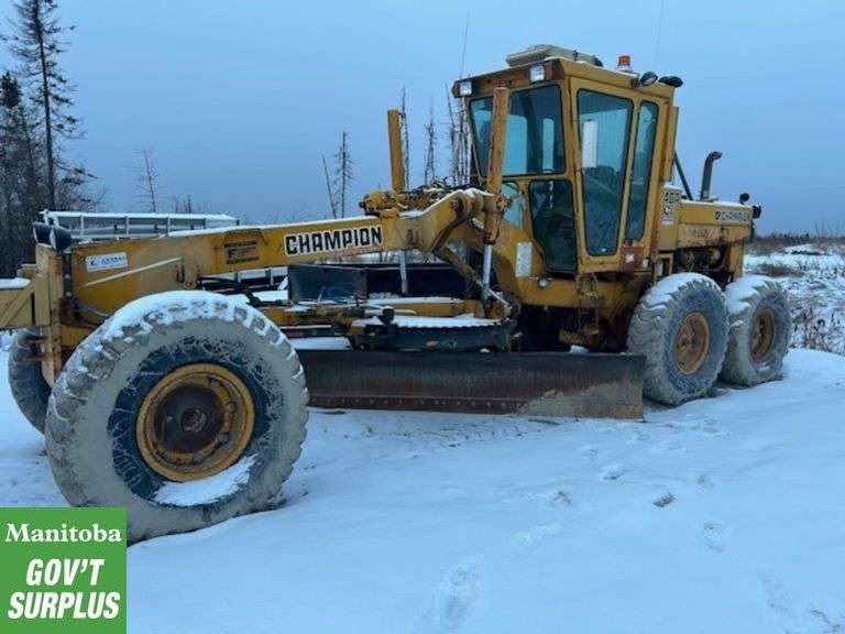 (Located In Thompson Manitoba) Non-Operable 1982 Champion 740A Grader ...
