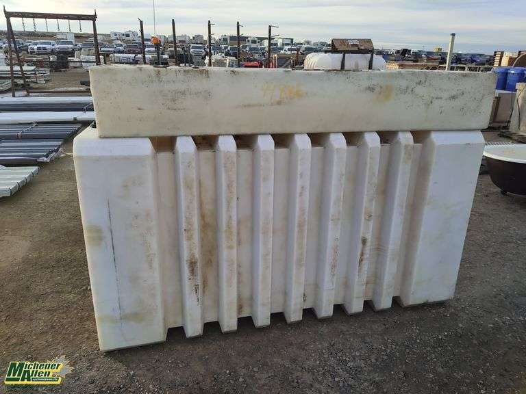 2 Poly Water Tanks - Michener Allen Auctioneering Ltd