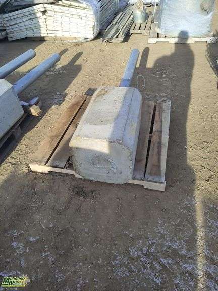 1 Precast Concrete Base - Michener Allen Auctioneering Ltd