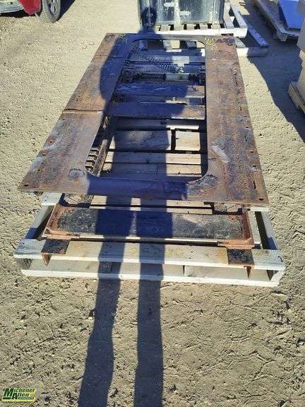 Metal Attachment - Michener Allen Auctioneering Ltd