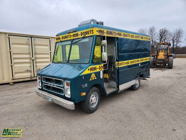 Non-Operable 1984 GMC P30 Forward Control Chassis S/A Step Van ...