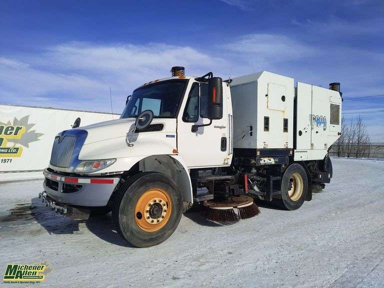 2012 International DuraStar 4300 Schwarze M6000 Mechanical Sweeper ...