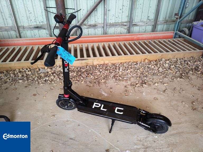 Plug Electric Scooter - Qty 1 *NO CORD* - Michener Allen Auctioneering Ltd