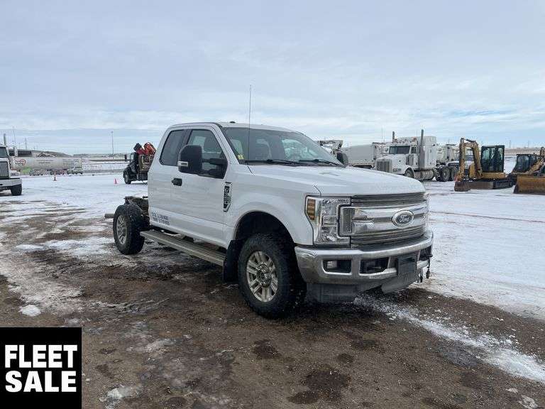 2018 Ford F-350 Super Duty 4X4 Single Rear Wheel Cab & Chassis ...
