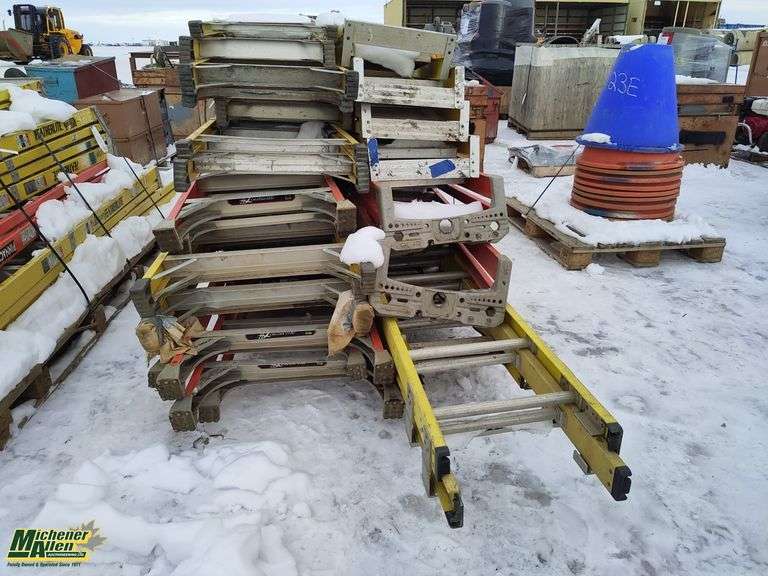 Pallet with Assorted Featherlite Ladders - Michener Allen Auctioneering Ltd