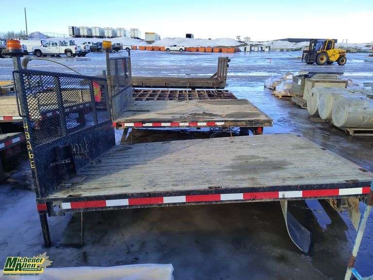 9 FT Truck Deck with Beacon Light / Buggy Whip - Michener Allen ...