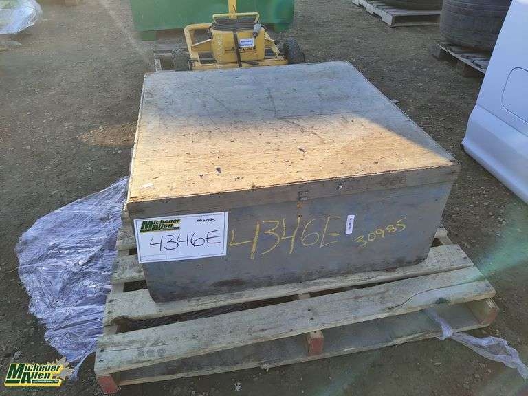 Crate with Pipe Beveling Machine - Michener Allen Auctioneering Ltd