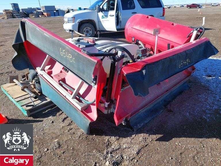 200Gal Covered Boom Spreader with Stands and Wheels 2011 Toro 41235 ...