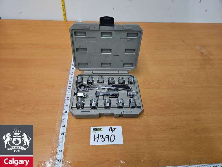 Master grip Wrench Set - Michener Allen Auctioneering Ltd