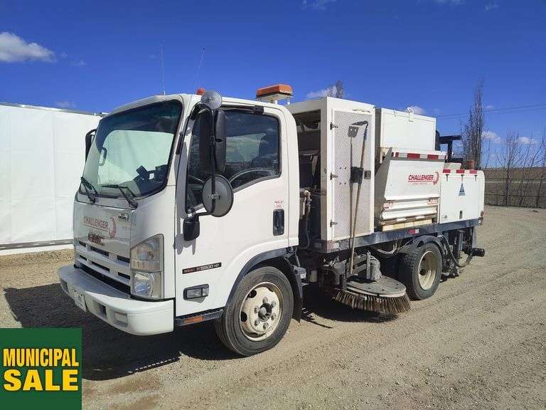 2009 GMC W5500 Challenger Street Sweeper - Michener Allen Auctioneering Ltd