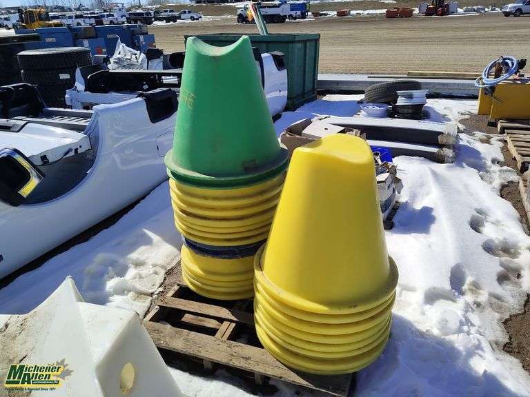 Pallet of Plastic Pipe Stands - Michener Allen Auctioneering Ltd