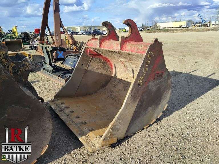 WBM 64in Bucket - Michener Allen Auctioneering Ltd
