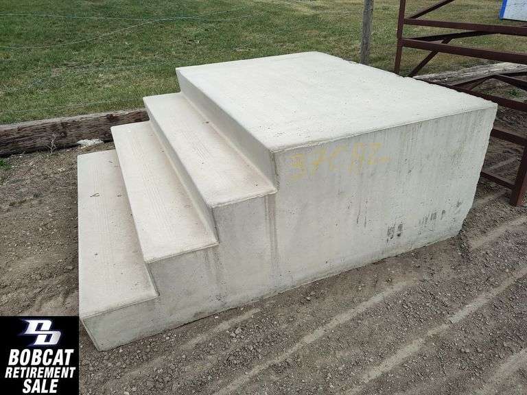 Precast Step - Michener Allen Auctioneering Ltd